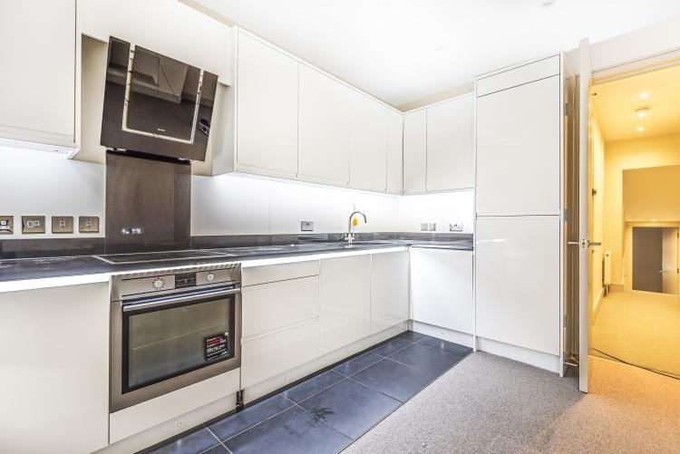 Sangora Road London SW11 2 bed apartment - £1,600 pcm (£369 pw)