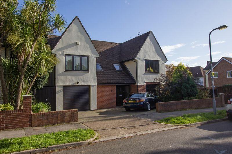 Evenlode Avenue, Penarth 3 bed detached house - £825,000