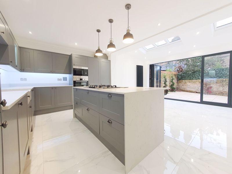 Athenlay Road,Nunhead, London 5 bed terraced house - £3,998 pcm (£923 pw)
