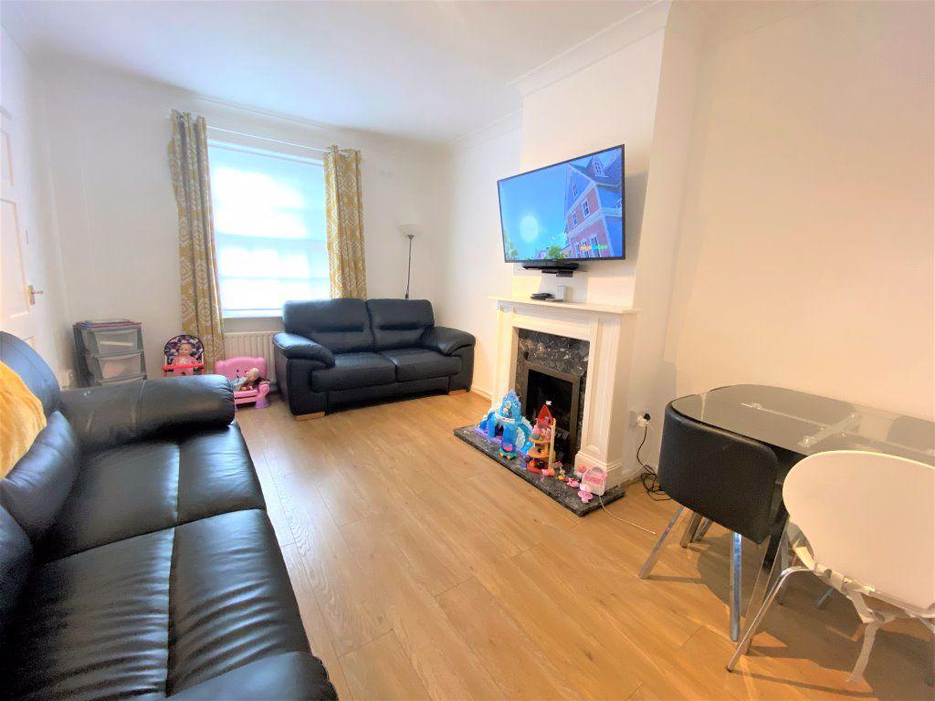 Wulfstan Street, East Acton W12 3 bed property - £1,525 pcm (£352 pw)