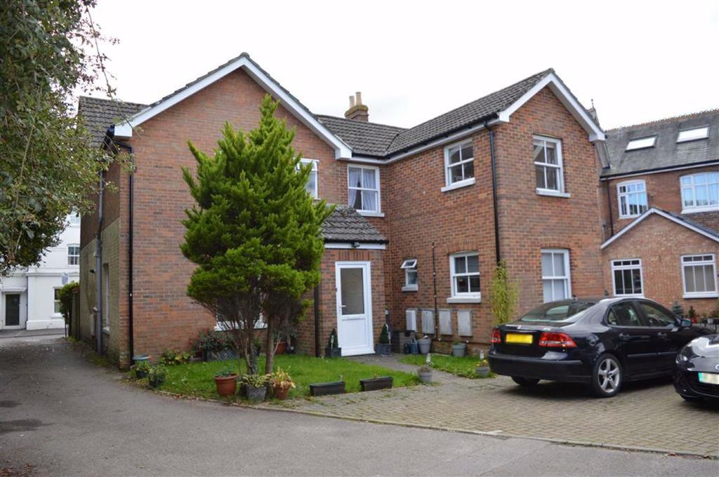 New Borough Road, Wimborne, Dorset 2 bed flat - £215,000