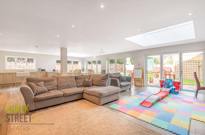 Yevele Way, Emerson Park, RM11 4 bed detached house - £1,250,000