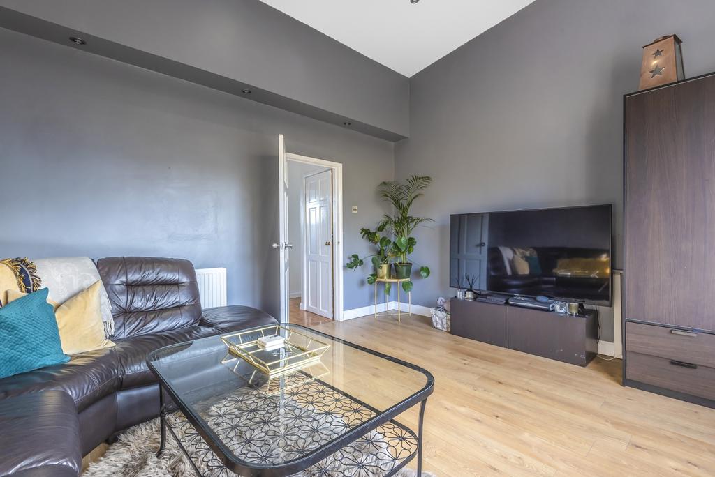 Well Hall Road London SE9 2 bed flat - £250,000
