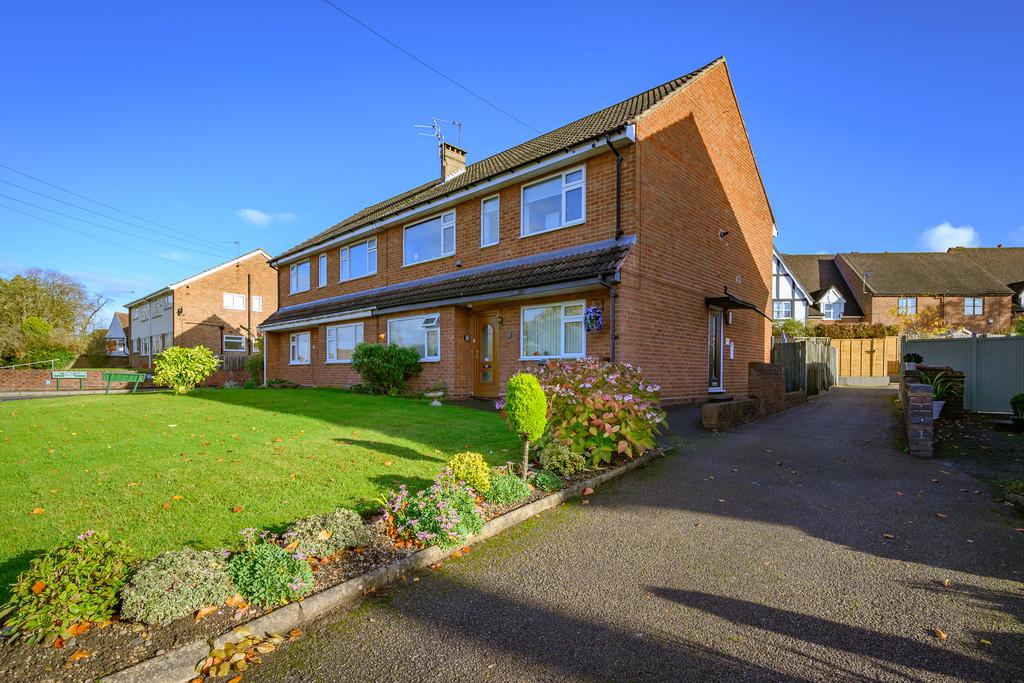 Lodge Road, Knowle 2 bed maisonette - £230,000
