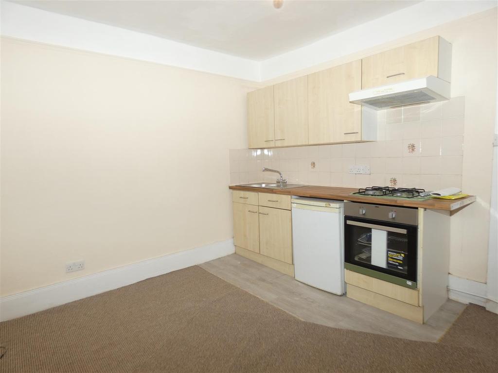Addington Street, Margate 1 bed flat - £550 pcm (£127 pw)