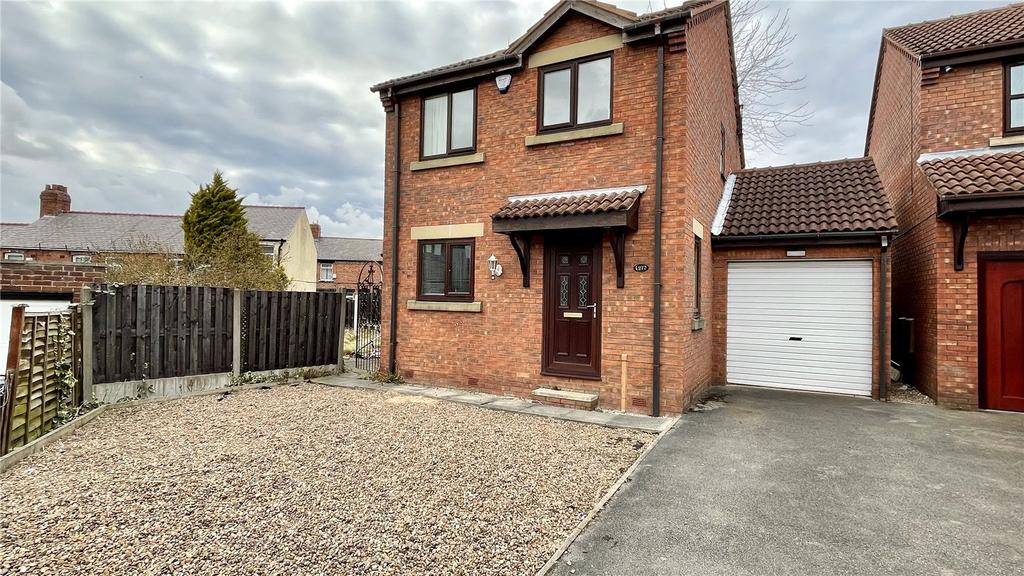 Darton Hall Drive, Darton, S75 3 bed detached house - £195,000