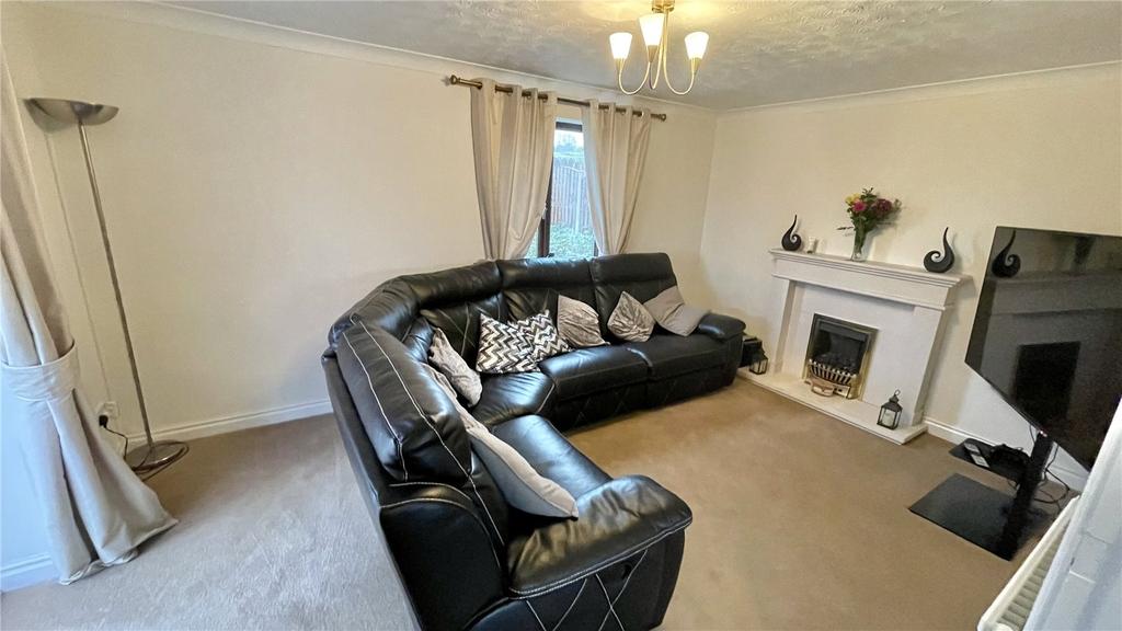 Darton Hall Drive, Darton, S75 3 bed detached house - £195,000