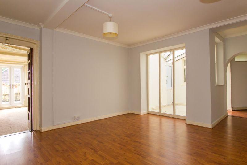 Marine Parade, Penarth 2 bed apartment - £330,000