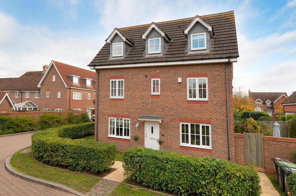 Ruby Walk, Kings Hill, West Malling 5 bed detached house - £600,000