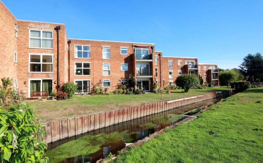 River Park, Boxmoor 2 bed apartment - £275,000