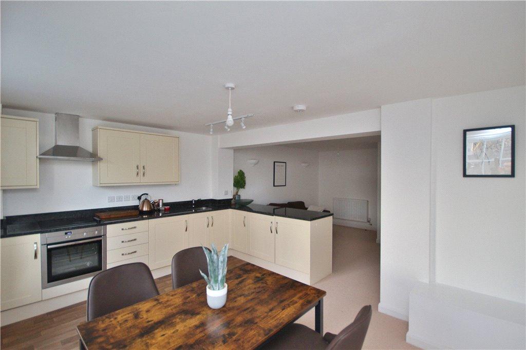 Quarry Street, Guildford, Surrey, GU1 2 bed apartment - £1,700 pcm (£ ...
