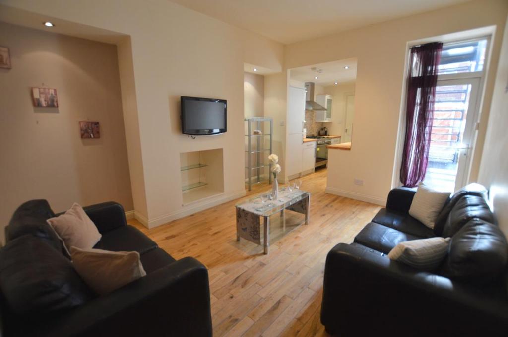 Spencer Street, Heaton, NE6 3 bed apartment - £1,001 pcm (£231 pw)