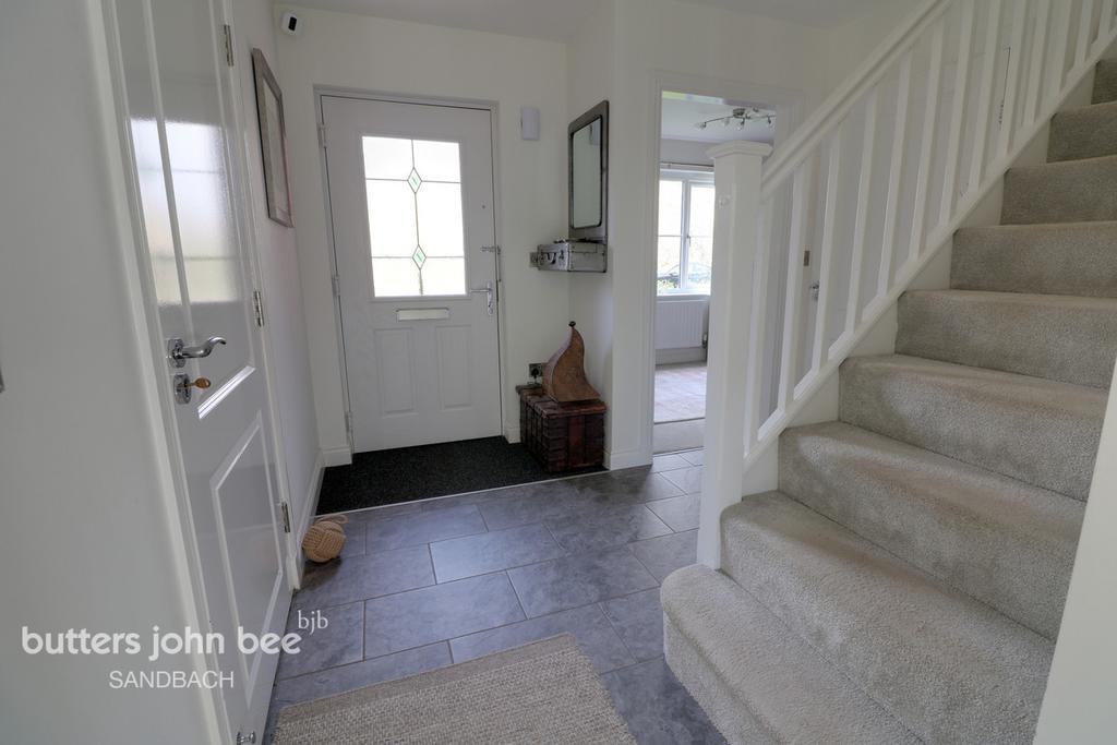 George Gallimore Drive, Sandbach 5 bed detached house - £420,000