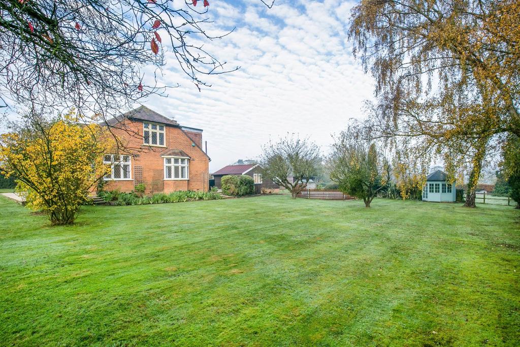 Howe Green Hertford 4 bed detached house - £1,500,000