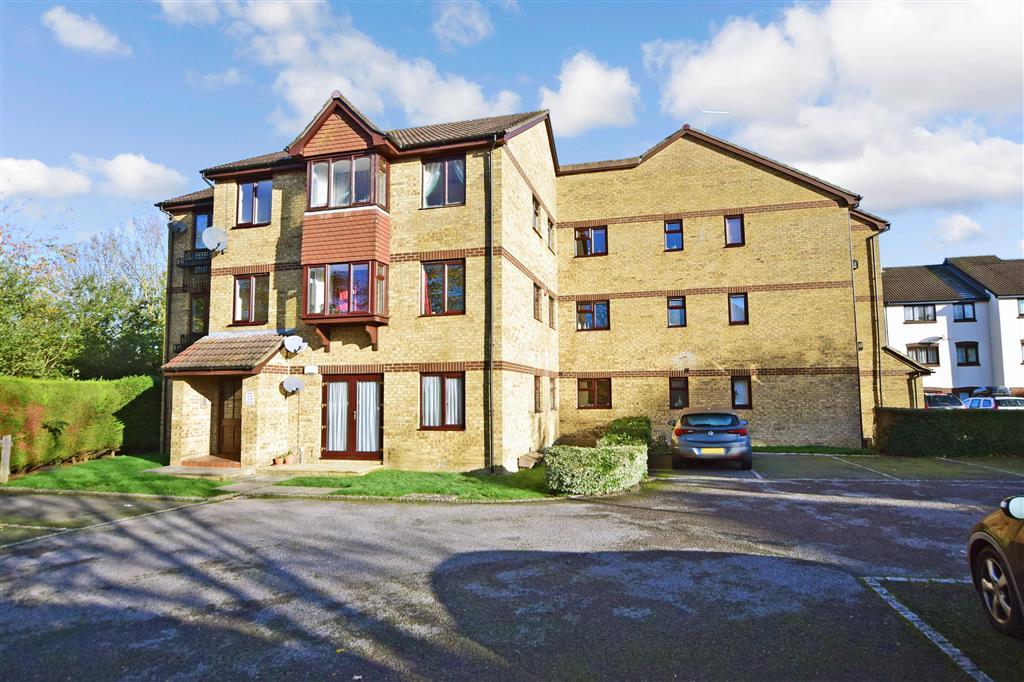 Longacre Road, Ashford, Kent 2 bed ground floor flat - £155,000