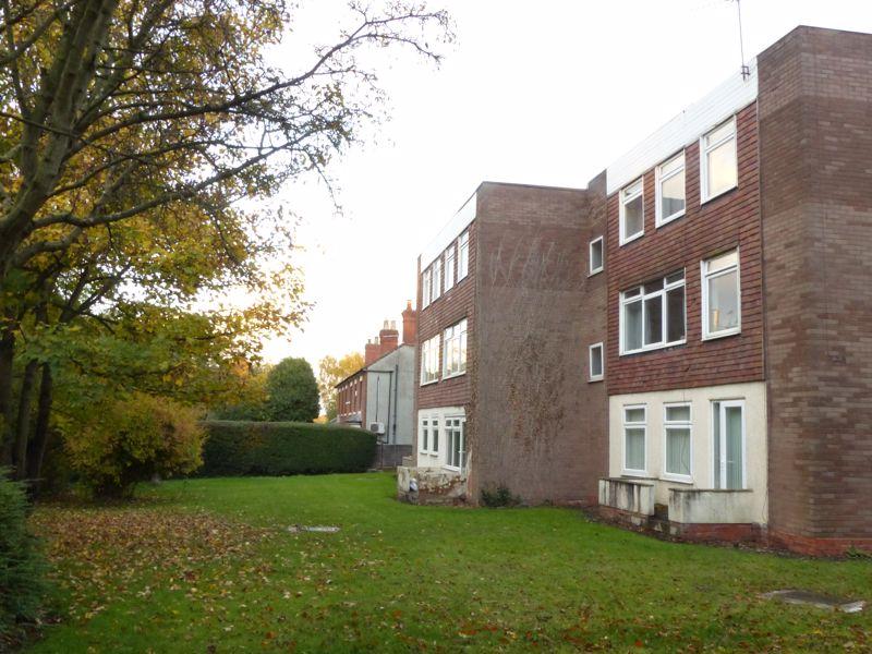 Maney Hill Road, Sutton Coldfield 2 bed apartment - £145,000