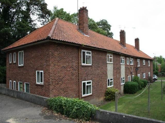 Earlham Court, Heigham Grove, Norwich 2 bed flat - £625 pcm (£144 pw)