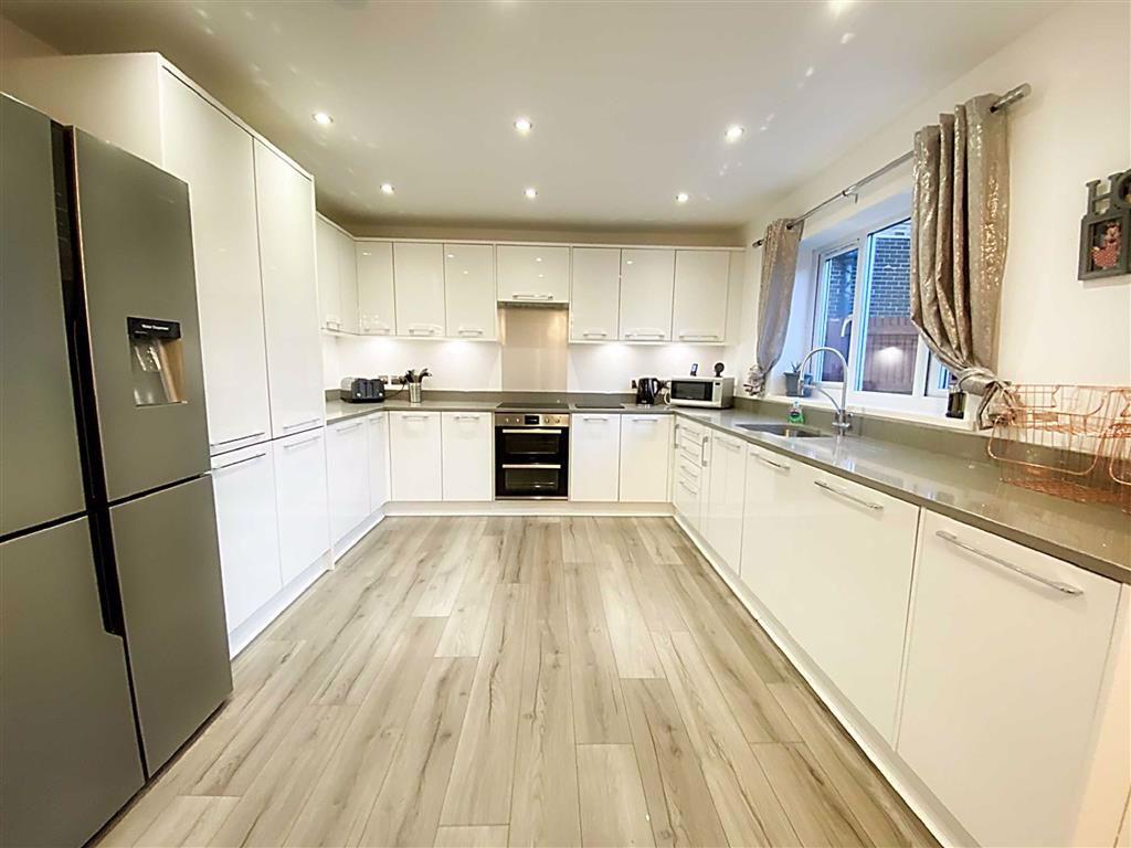 Camberley Road, Howdon, Wallsend, NE28 4 bed semi-detached house - £174,950
