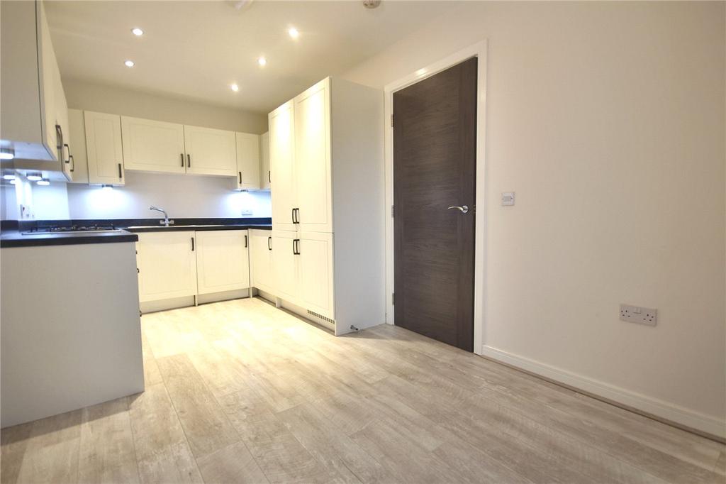 Queens Avenue, Welwyn Garden City, Hertfordshire 4 bed semi-detached ...