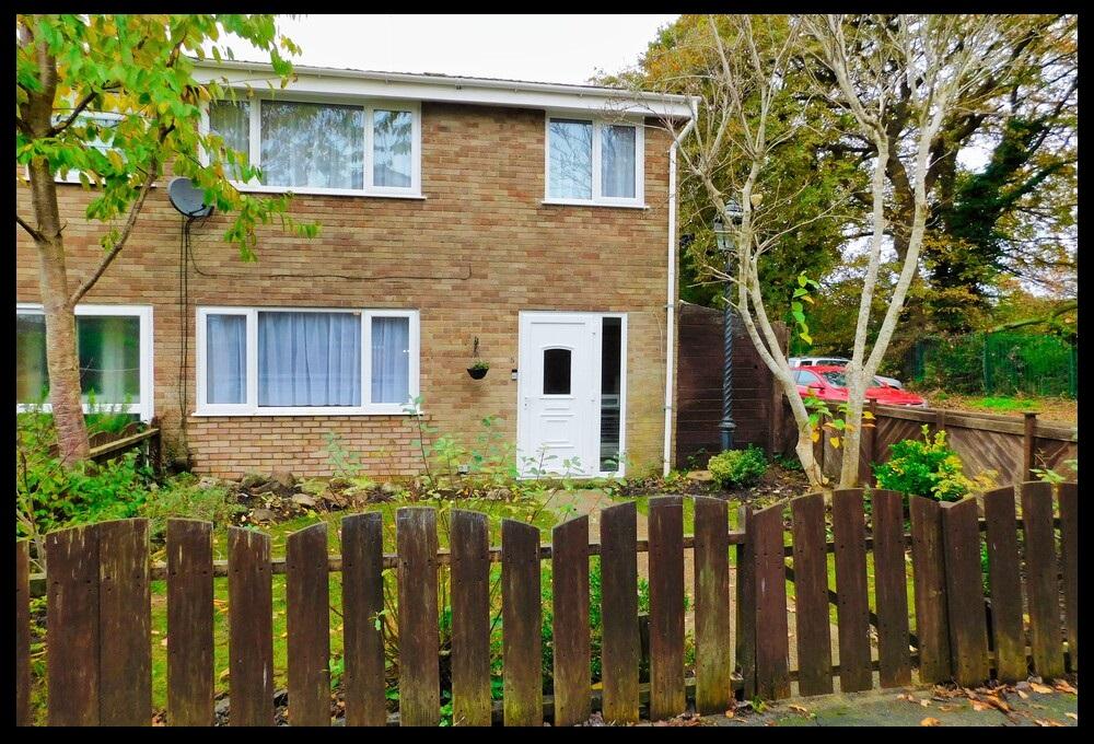Heronswood, Calmore, Southampton SO40 3 bed end of terrace house - £235,000