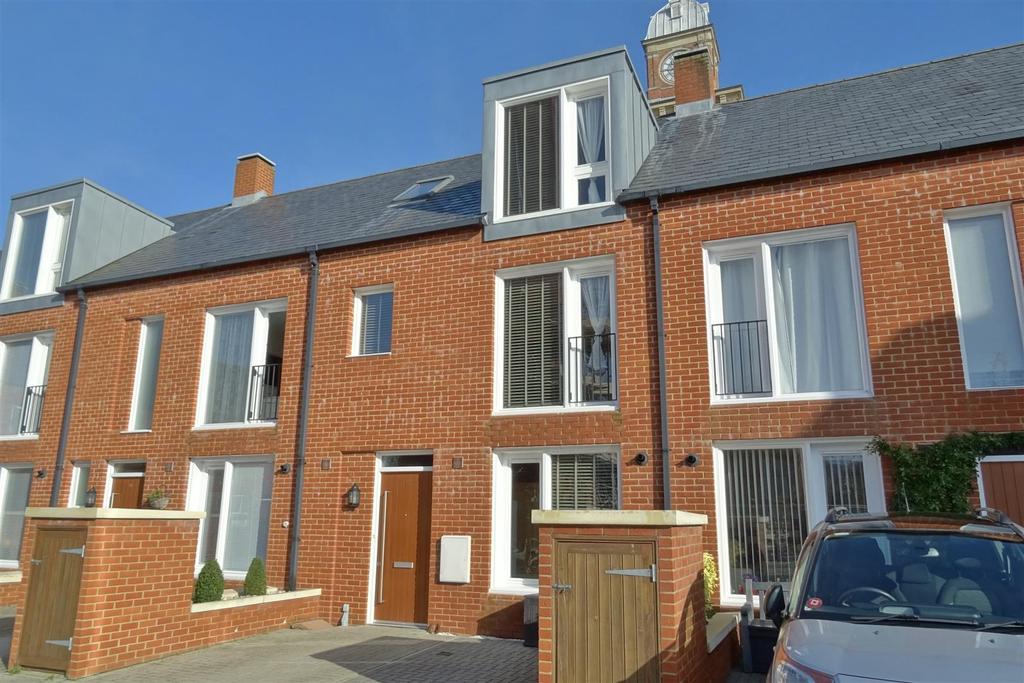Whitecroft Park, Newport 3 bed terraced house - £245,000