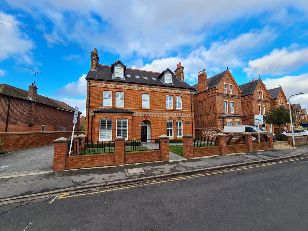 Castle Crescent, Reading, RG1 1 bed apartment - £900 pcm (£208 pw)