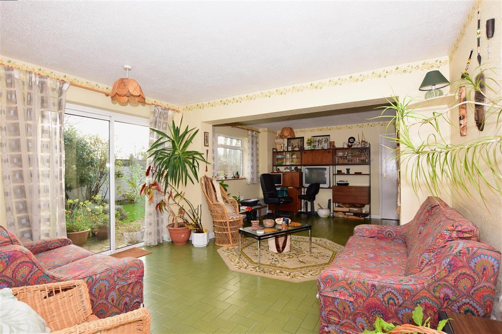 Gordon Road, Northfleet, Gravesend, Kent 4 bed end of terrace house - £ ...