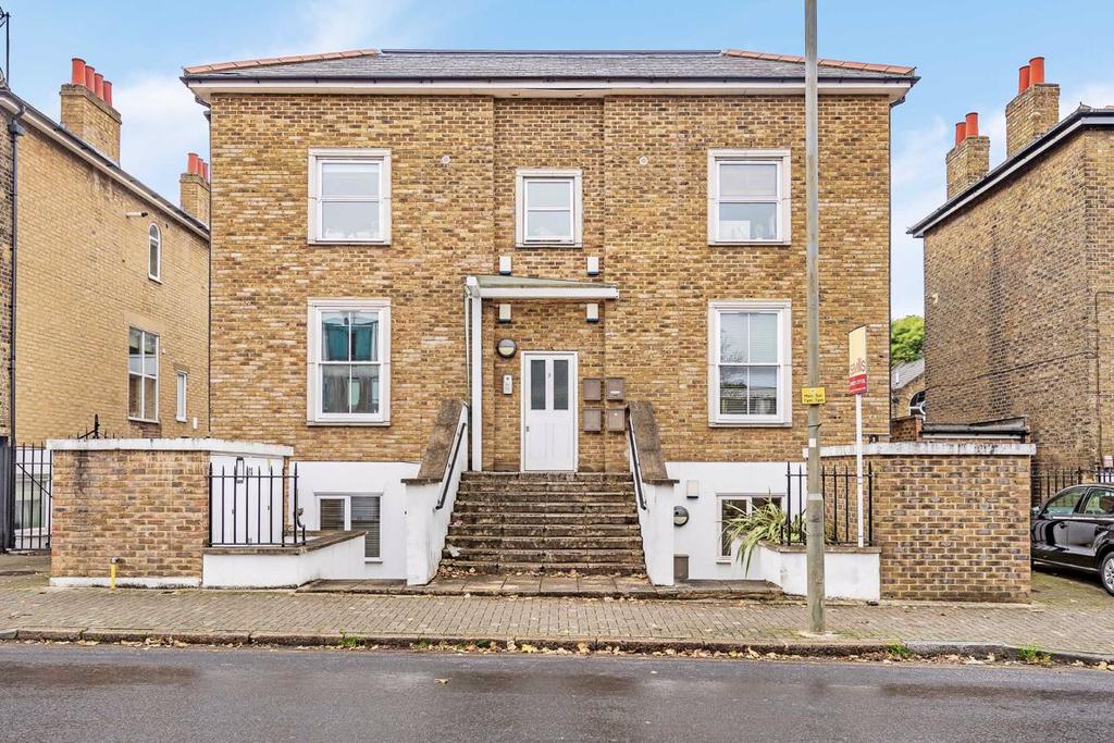 Balham Grove, Balham 1 bed flat - £485,000
