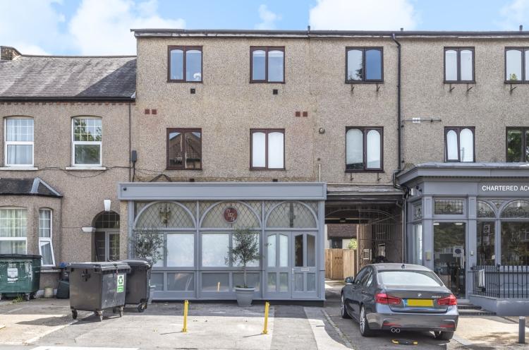 Durham Road London SW20 Studio - £800 pcm (£185 pw)
