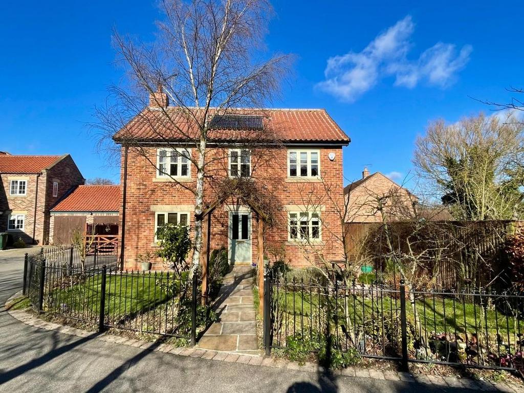 Damson House, Orchard Close, Kirby... 4 bed detached house - £325,000