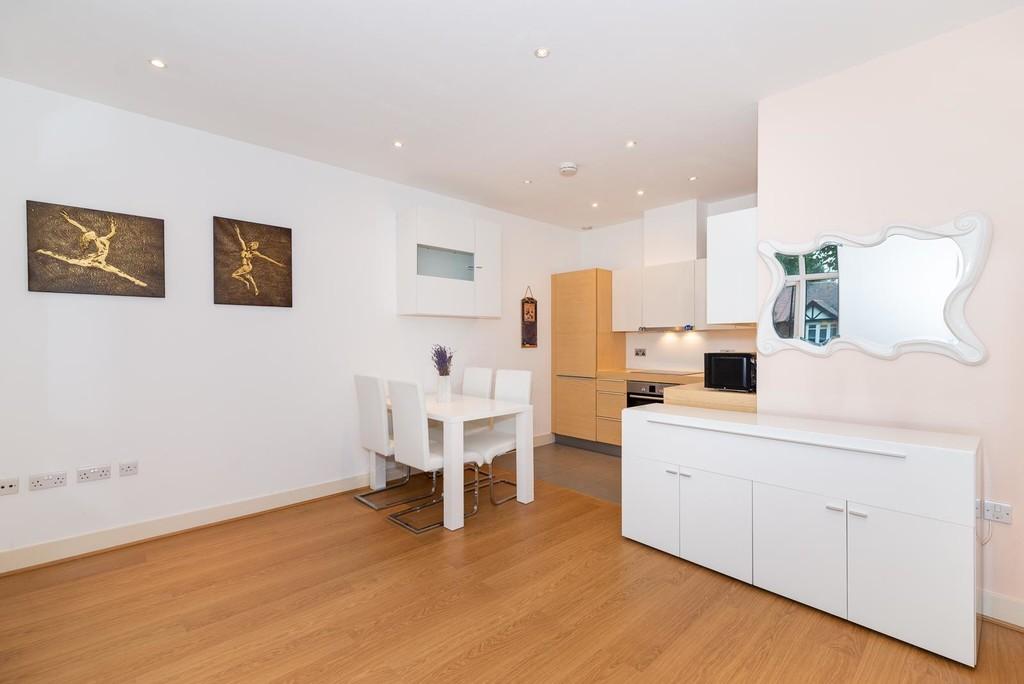 Bromyard House, Acton, London 1 bed apartment - £1,350 pcm (£312 pw)