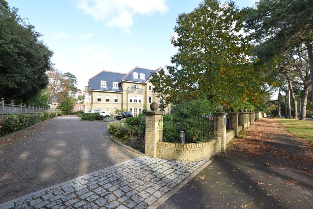 Adelphi Court, Manor Road, East... 2 bed flat - £230,000