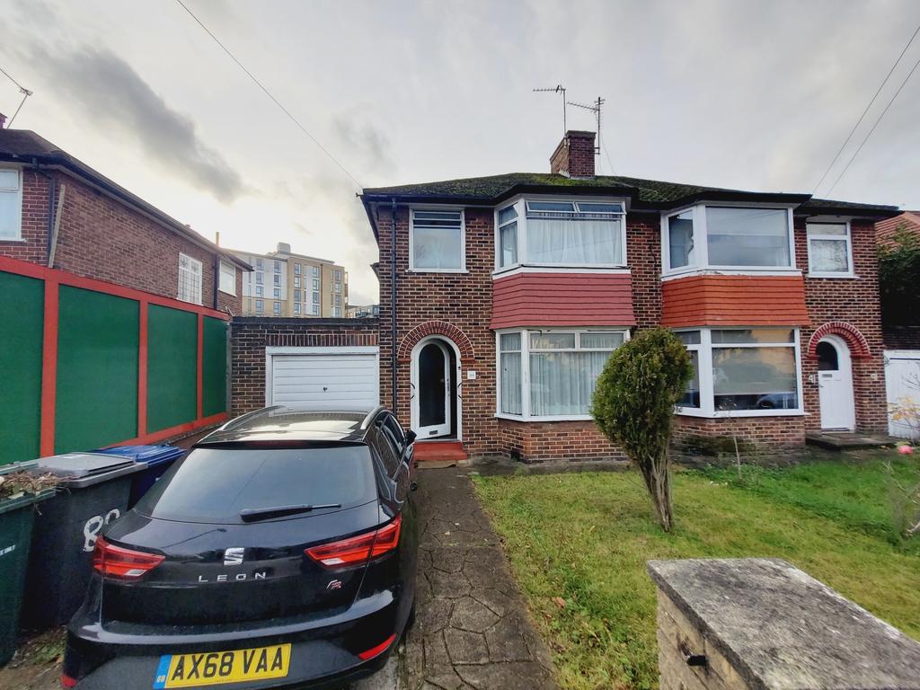Booth Road, Colindale, NW9 4 bed semi-detached house - £2,000 pcm (£462 pw)