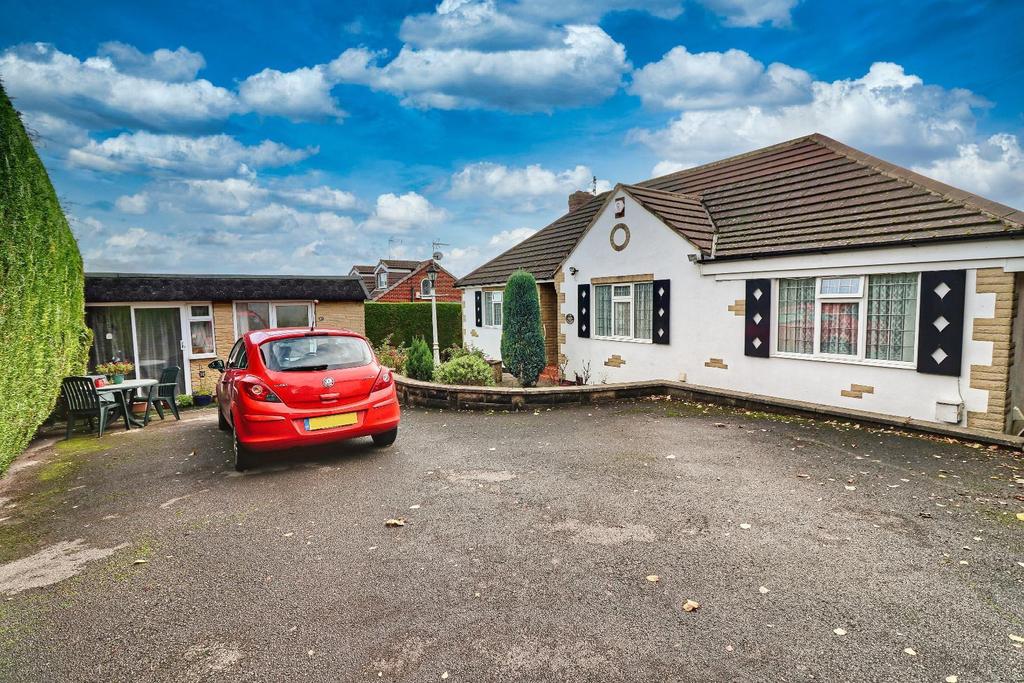Horsforth New Road, Rodley 3 bed detached bungalow - £385,000