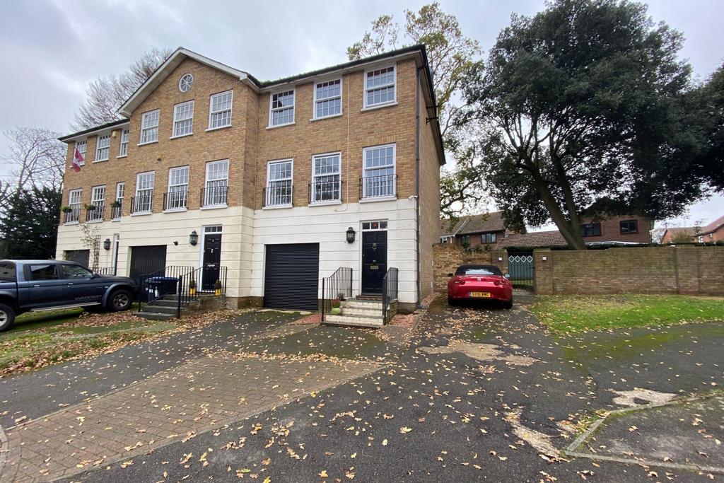 Addelam Close, Deal, CT14 3 bed townhouse - £374,995