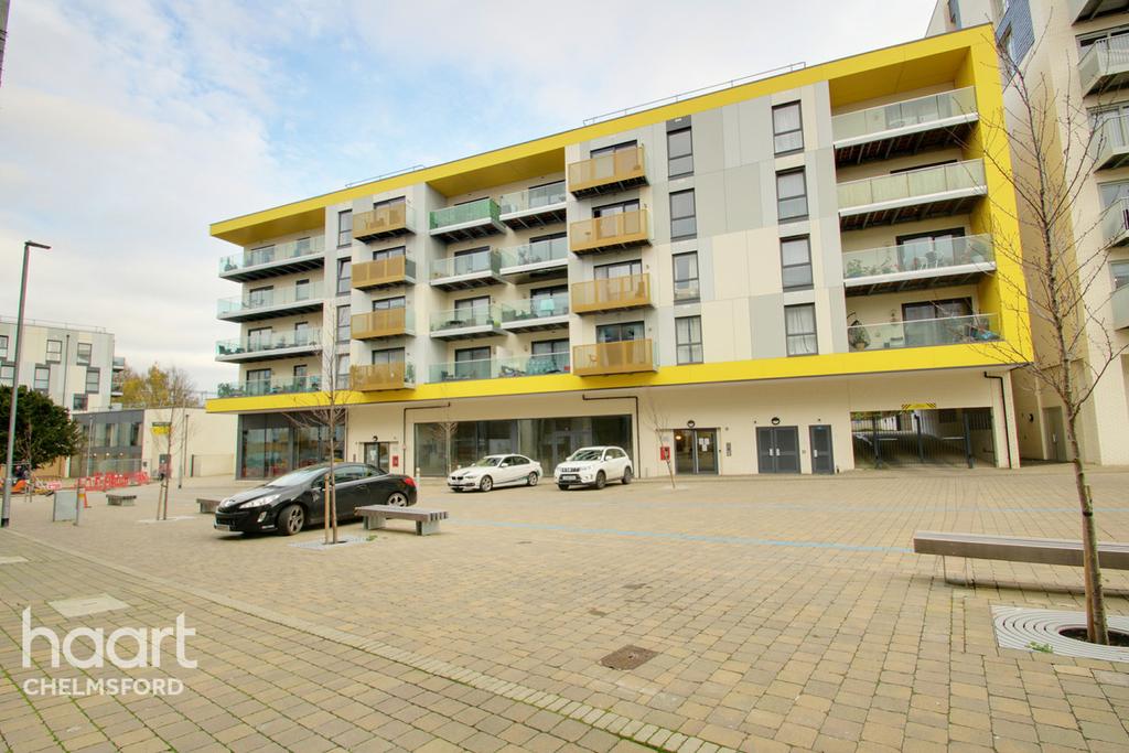 Cunard Square, Chelmsford 2 bed apartment - £80,000