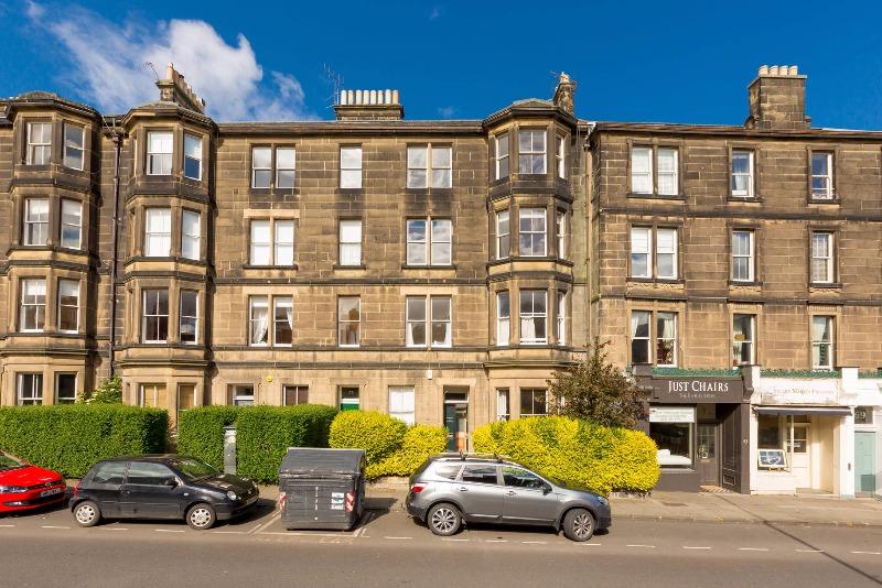 Inverleith Row, Inverleith... 2 bed flat - £1,500 pcm (£346 pw)