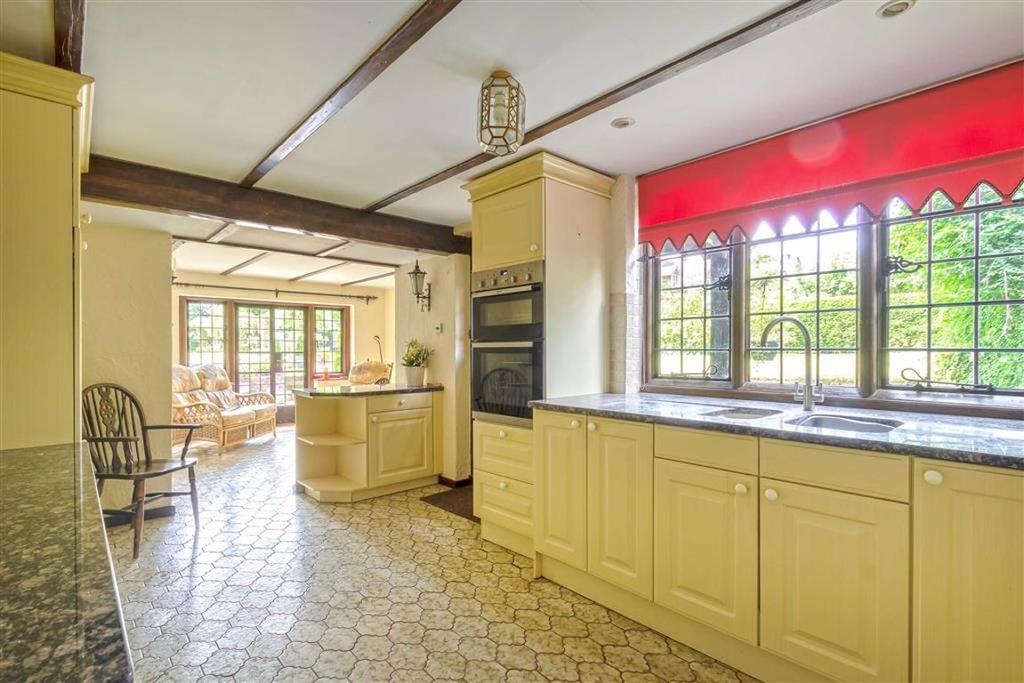 The Ridge, Woldingham, Surrey 4 bed detached house - £2,995 pcm (£691 pw)