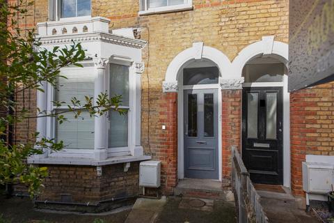 Charlton Road, Charlton, SE7 2 bed apartment - £1,800 pcm (£415 pw)