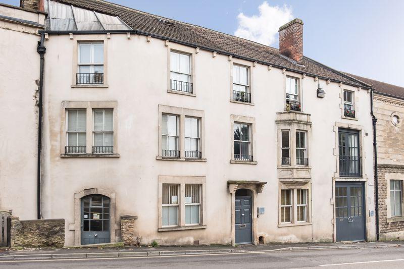 North Parade, Frome 2 bed apartment - £155,000