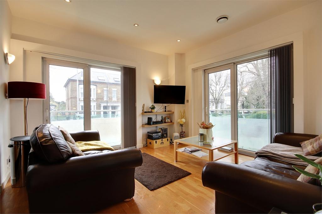 Tower Point, Sydney Road, Enfield, EN2 2 bed flat - £335,000