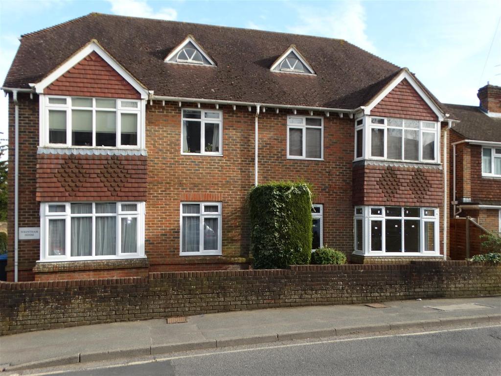Wrentham House, Junction Road... 1 bed flat - £775 pcm (£179 pw)