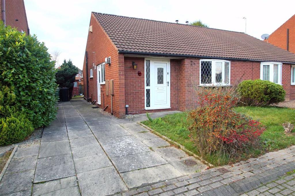 Cranewells Drive, Leeds 2 bed semi-detached bungalow - £190,000