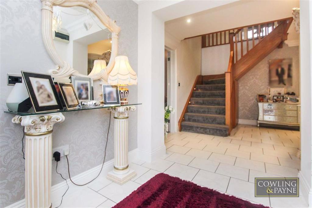Longley Mews, Farm Road, Orsett 4 bed link detached house - £650,000