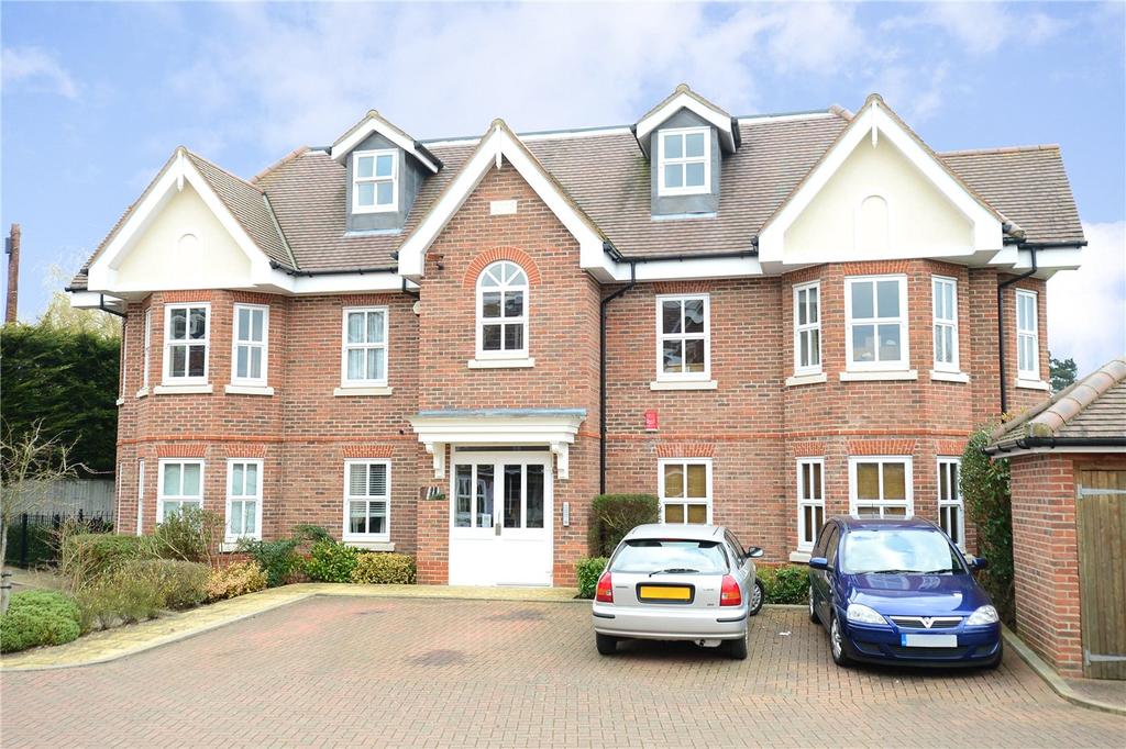 Tilt Road, Cobham, Surrey, KT11 2 bed flat - £399,950