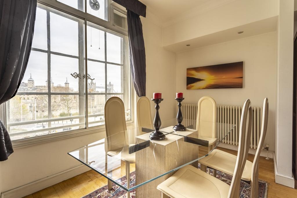 Trinity Square, London EC3N 2 bed apartment - £2,058 pcm (£475 pw)