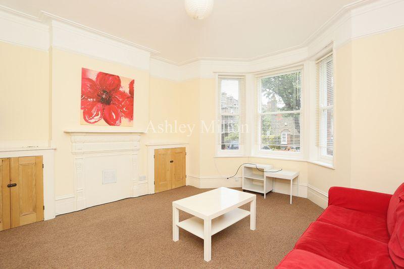 Essendine Road, London 2 bed apartment - £1,300 pcm (£300 pw)