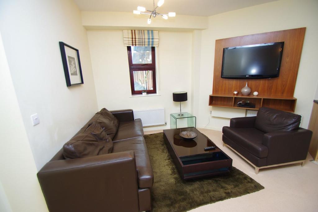 Silas Court, Lockhart Road, Watford... 2 bed apartment - £1,350 pcm (£ ...