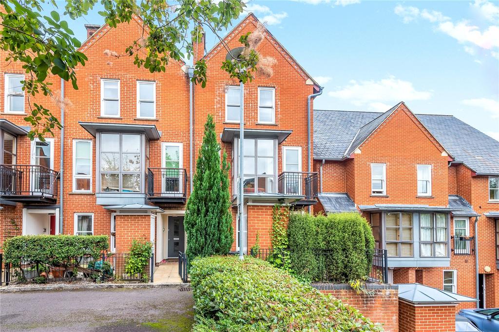 Alison Way, Winchester, Hampshire, SO22 4 bed terraced house - £950,000