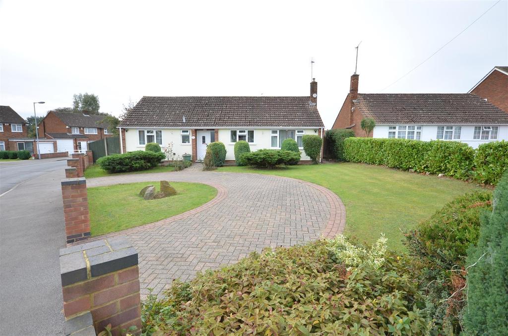 Watermead Road, Limbury Mead 5 bed detached bungalow - £450,000